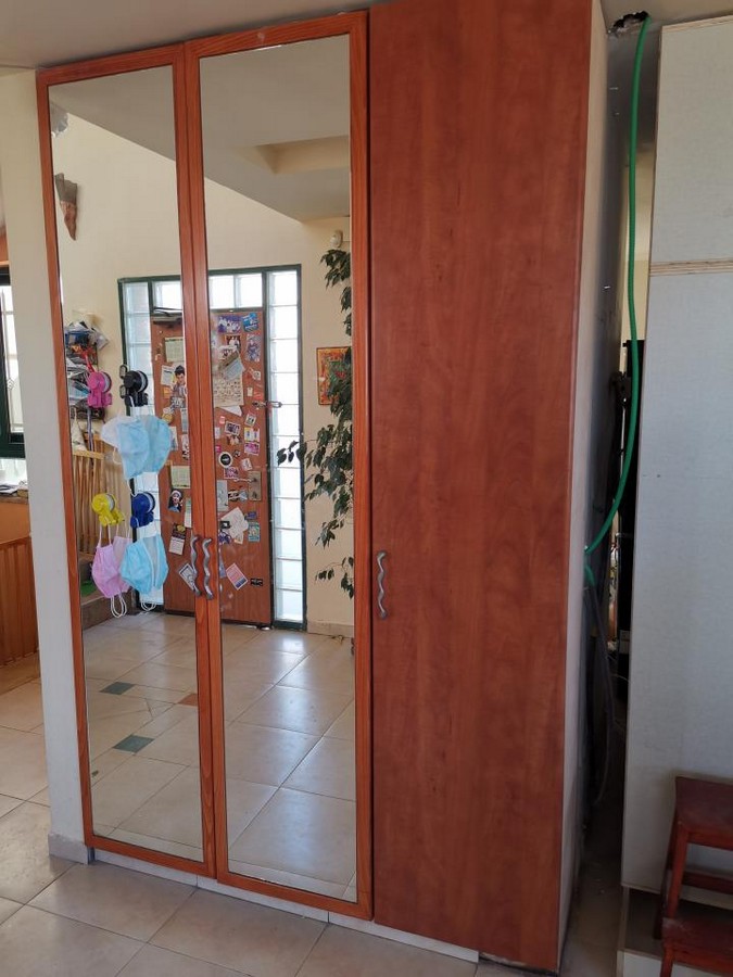 5 formica doors, 3 cherry formica 2 wood with mirrors